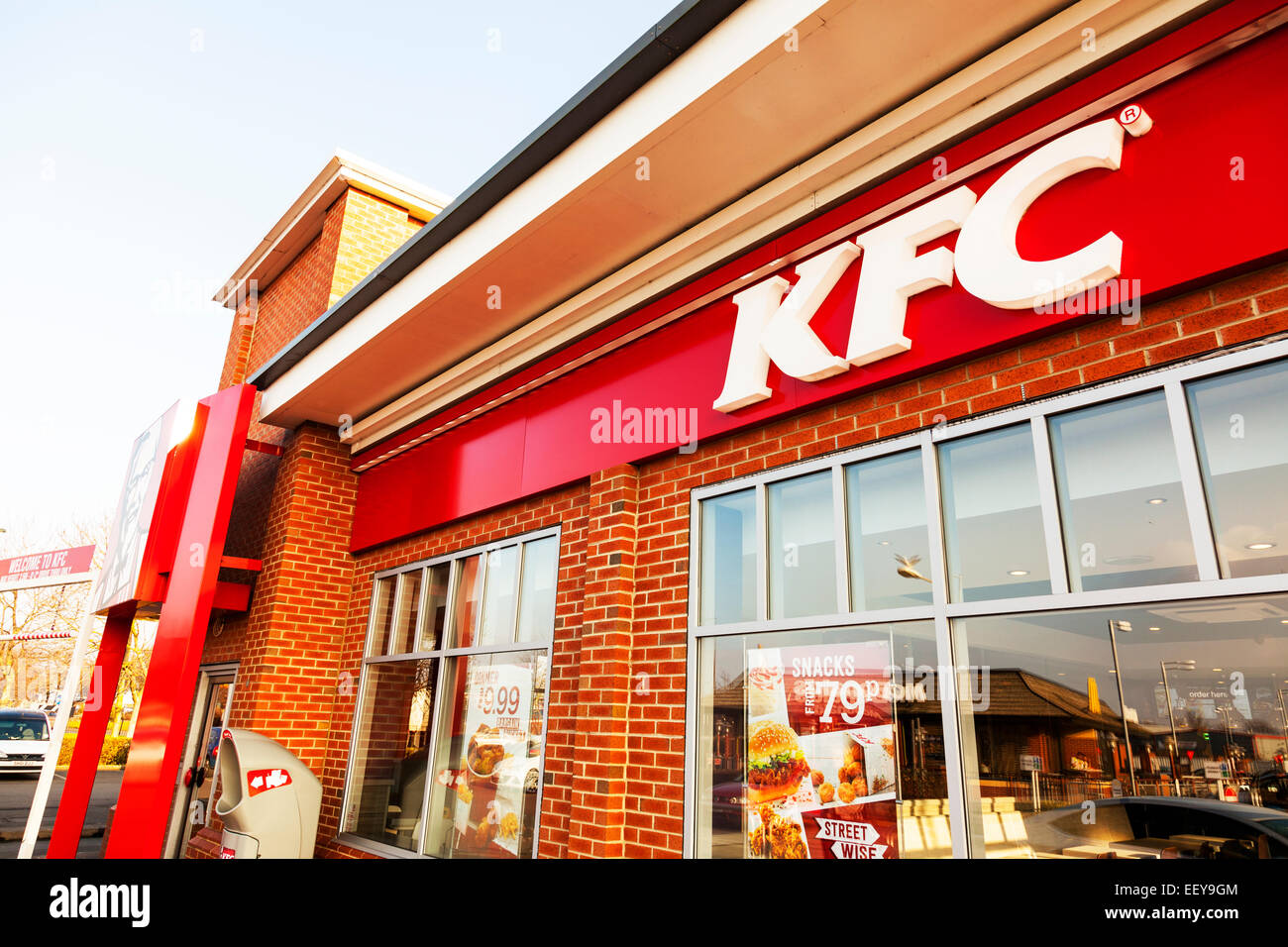 kfc shop restaurant fried chicken sign exterior building facade Grimsby ...