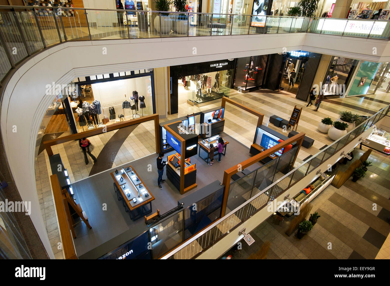 Amazon Pop Up Store at the Westfield Shopping Center in San Francisco ...