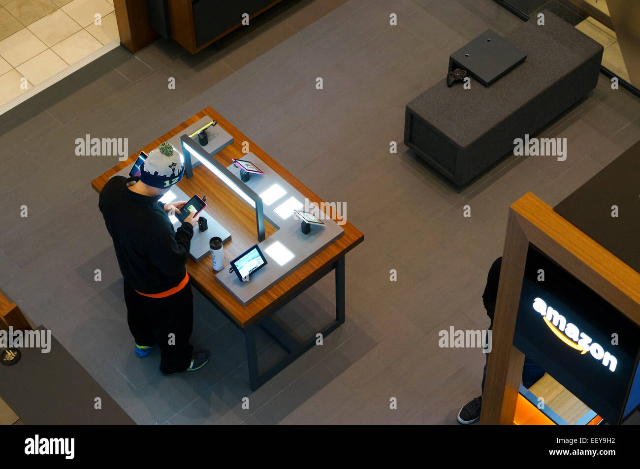 Amazon Pop Up Store at the Westfield Shopping Center in San Francisco ...