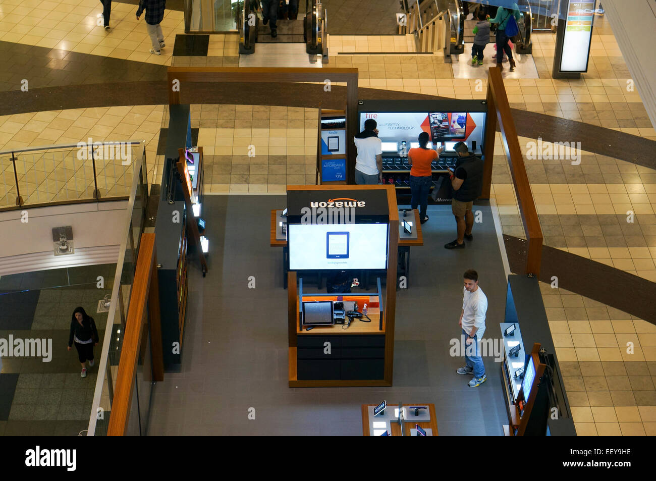Amazon Pop Up Store at the Westfield Shopping Center in San Francisco ...