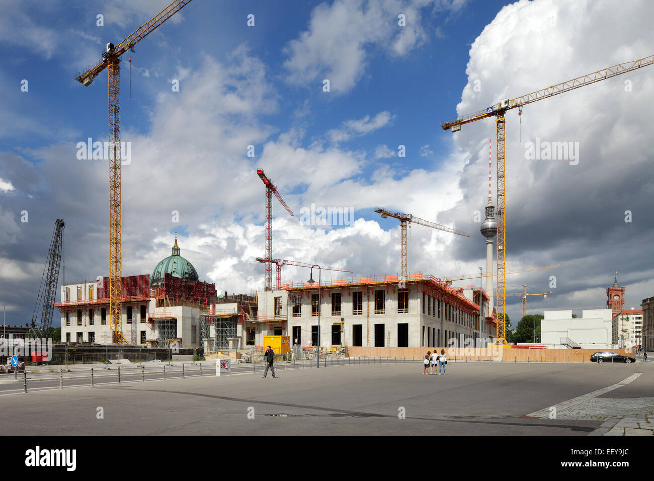 The berlin wall construction cranes hi-res stock photography and images ...