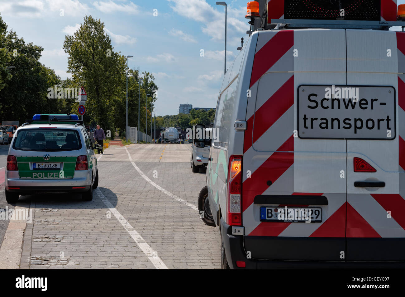 Berlin, Germany, low loader transports a Siemens gas turbine Stock ...