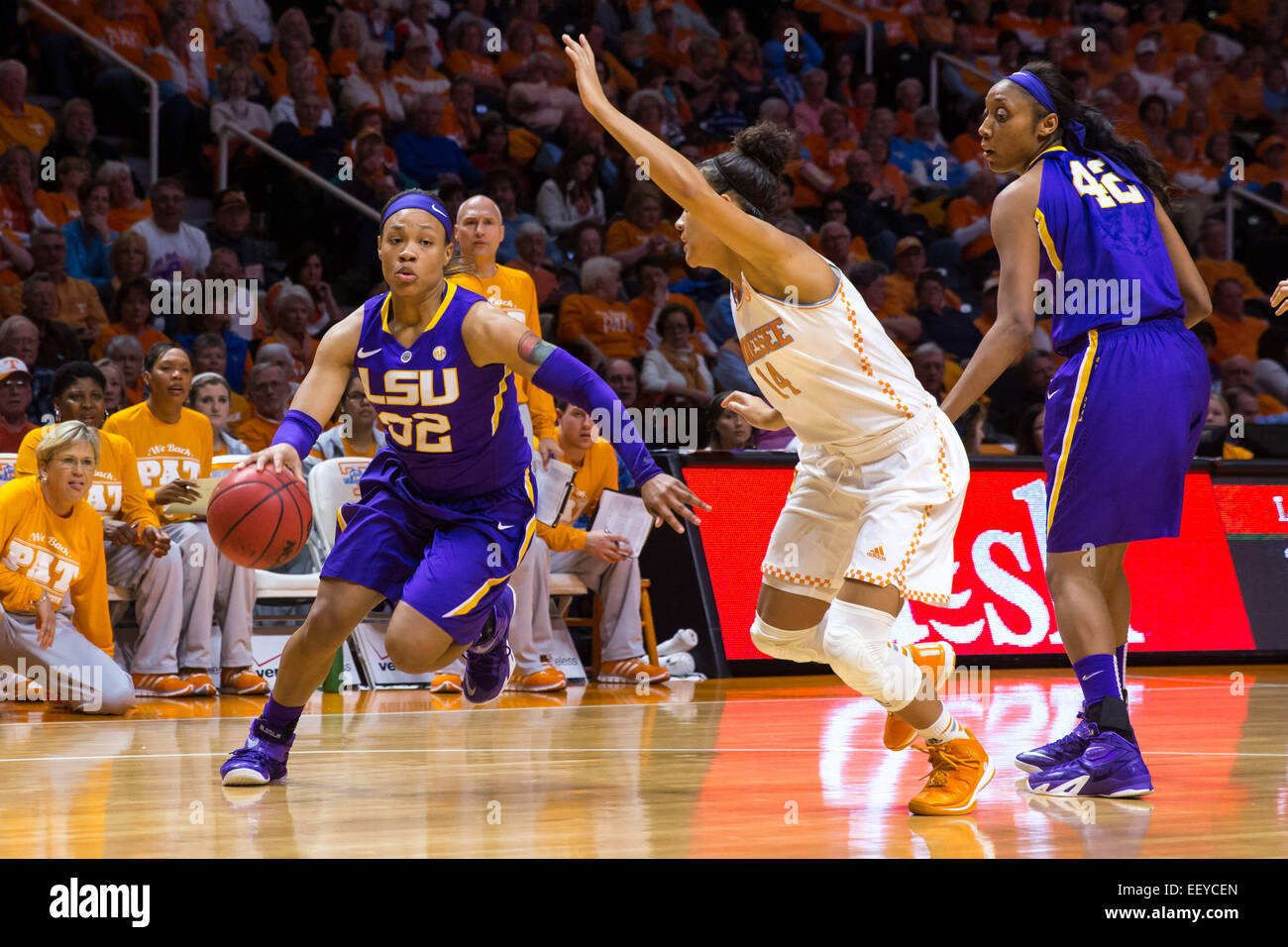 January 22, 2015: Danielle Ballard #32 of the LSU Tigers drives to the ...