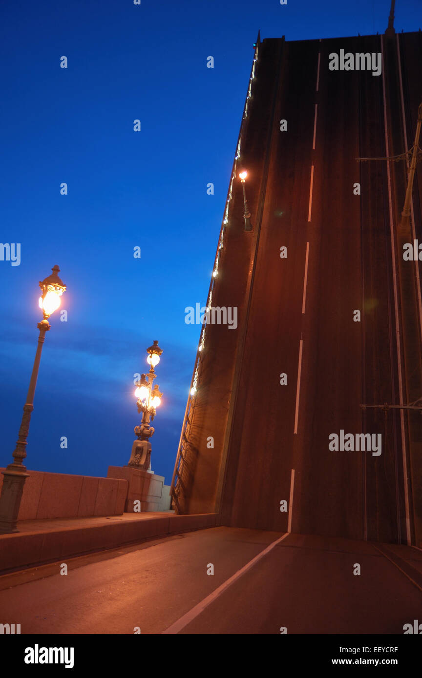 Draw bridge drawbridge road hi-res stock photography and images - Alamy