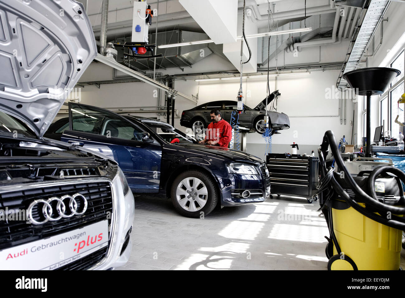 Audi Zentrum Berlin Stock Photo - Alamy