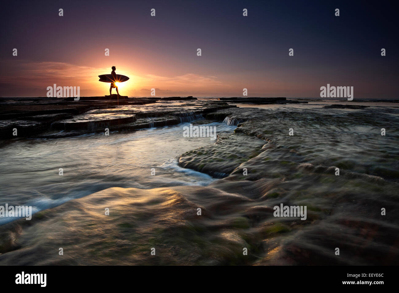 Surfer sunset australia hi-res stock photography and images - Alamy