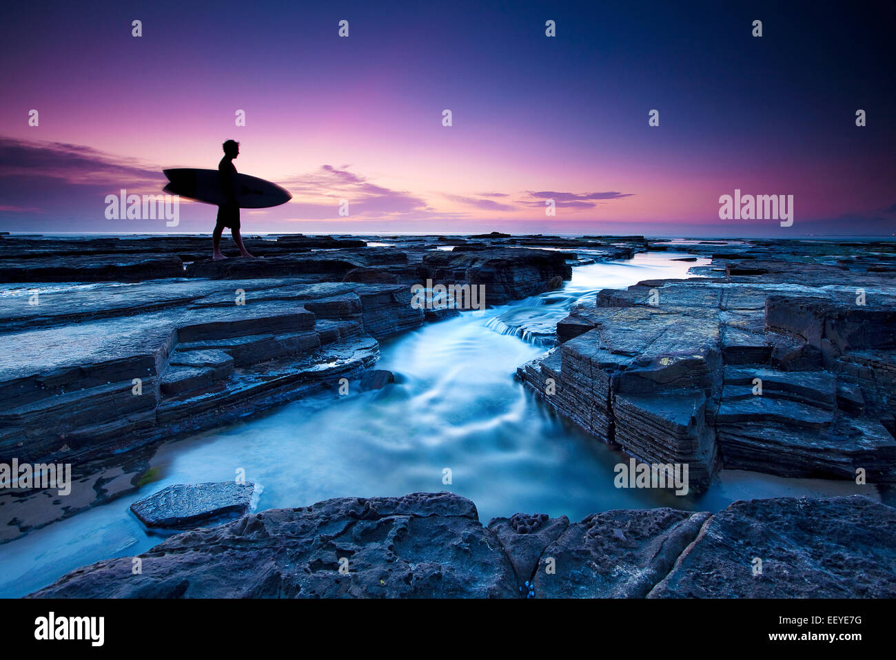 Surfer sunset australia hi-res stock photography and images - Alamy