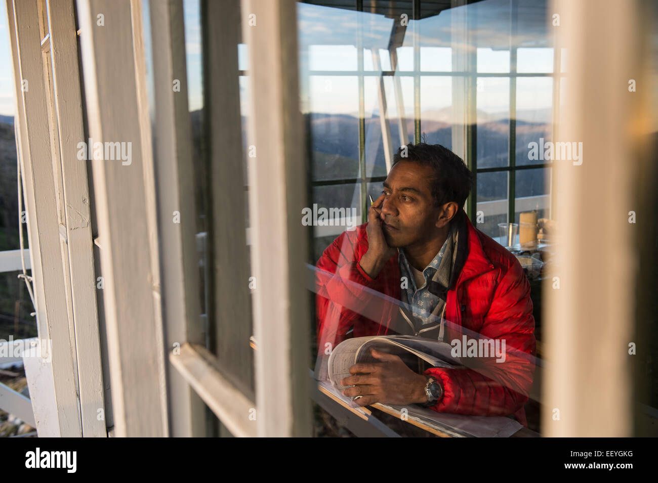 Dr sanjayan relaxes next fire hi-res stock photography and images - Alamy
