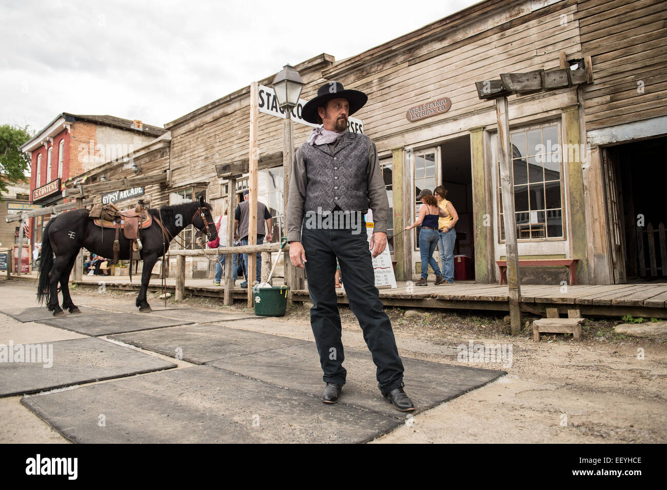 Anthony “Curly Two Guns” Pratt and his wife Judy “Curly Montana ...