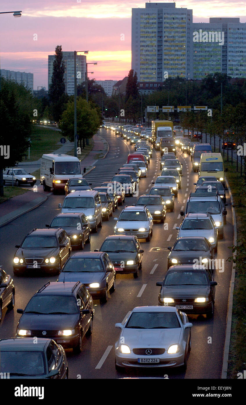 Evening rush hour hi-res stock photography and images - Alamy