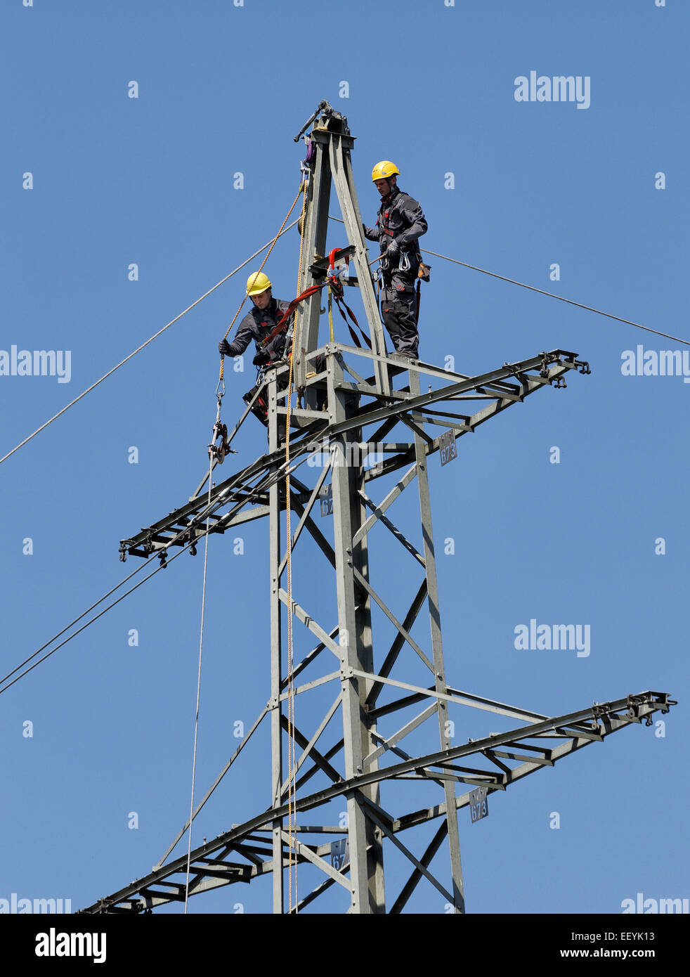 Disassembly overhead line Stock Photo - Alamy