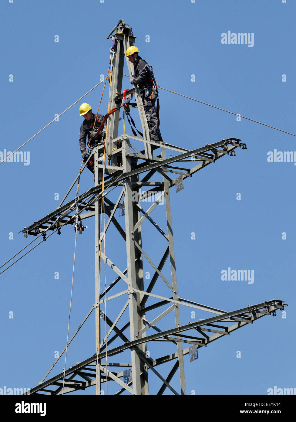 Disassembly overhead line Stock Photo - Alamy