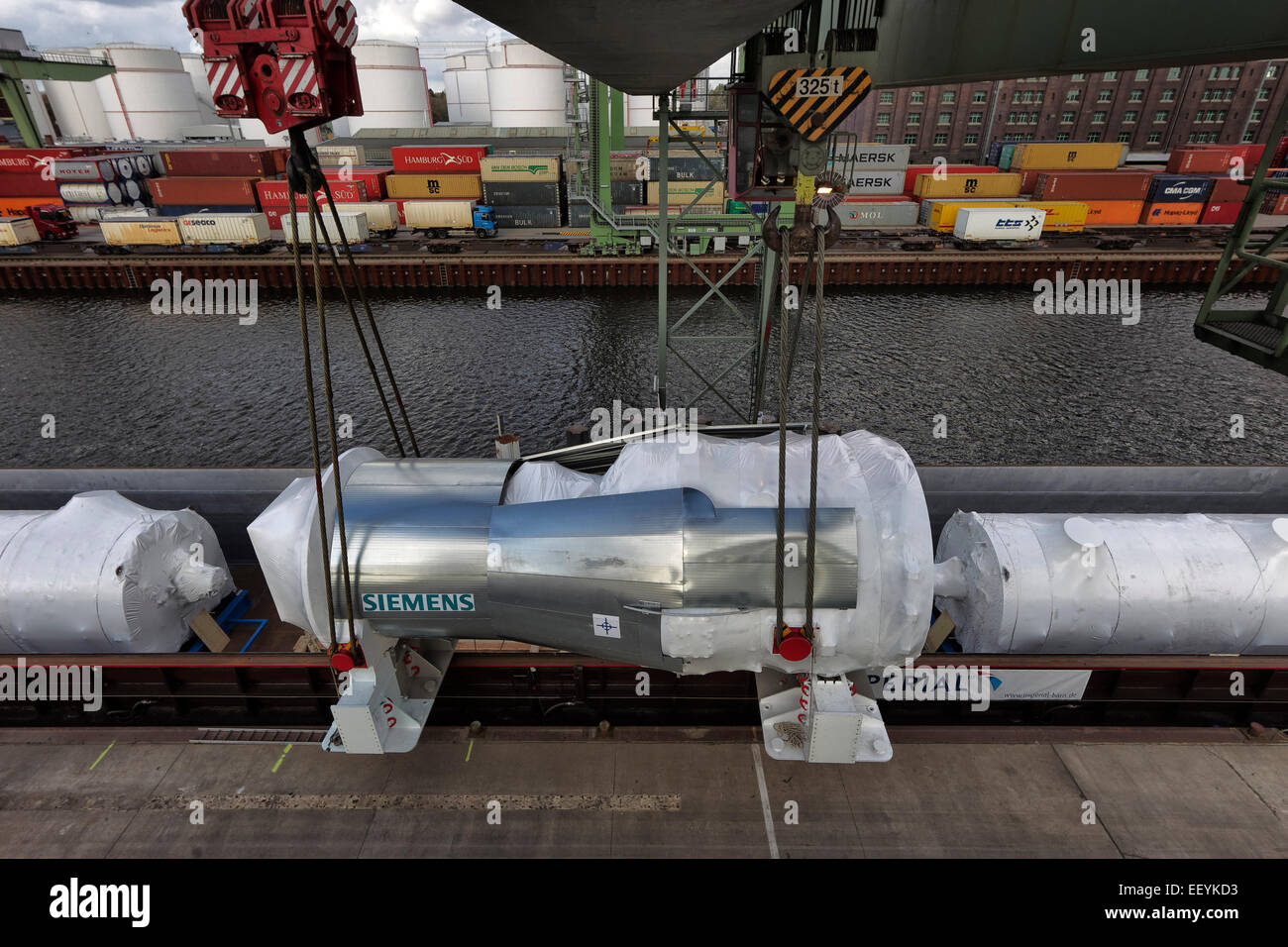 Transport Siemens gas turbine Stock Photo - Alamy