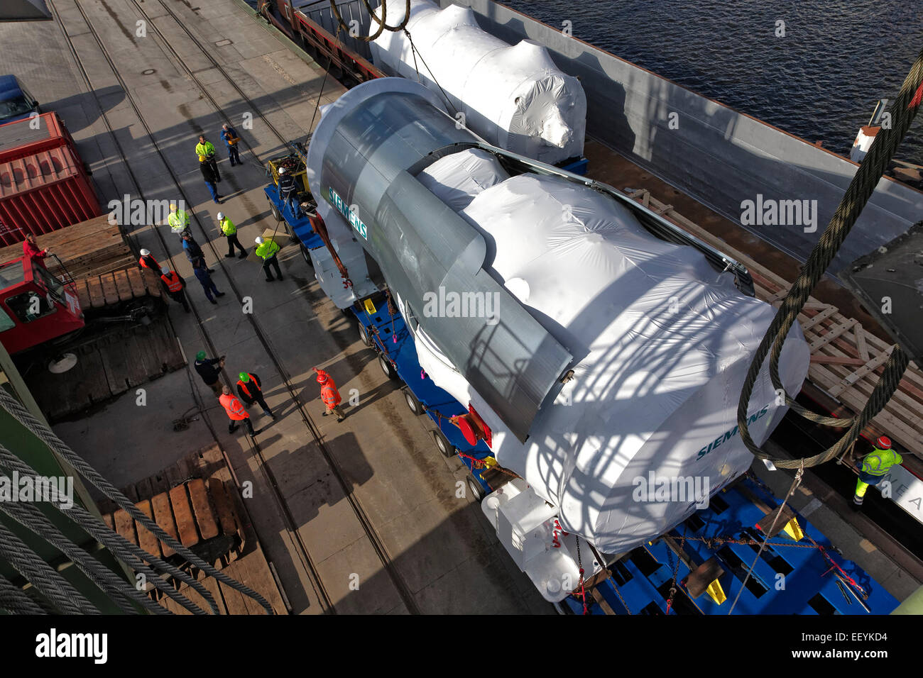 Transport Siemens gas turbine Stock Photo - Alamy