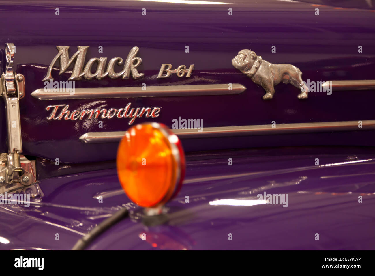 Vintage mack truck logo hi-res stock photography and images - Alamy