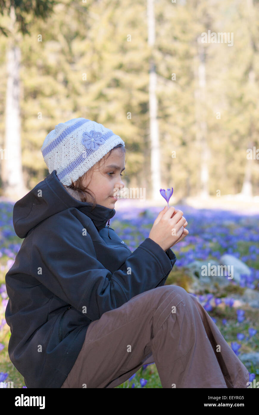 Child looking flower meadow hi-res stock photography and images - Alamy