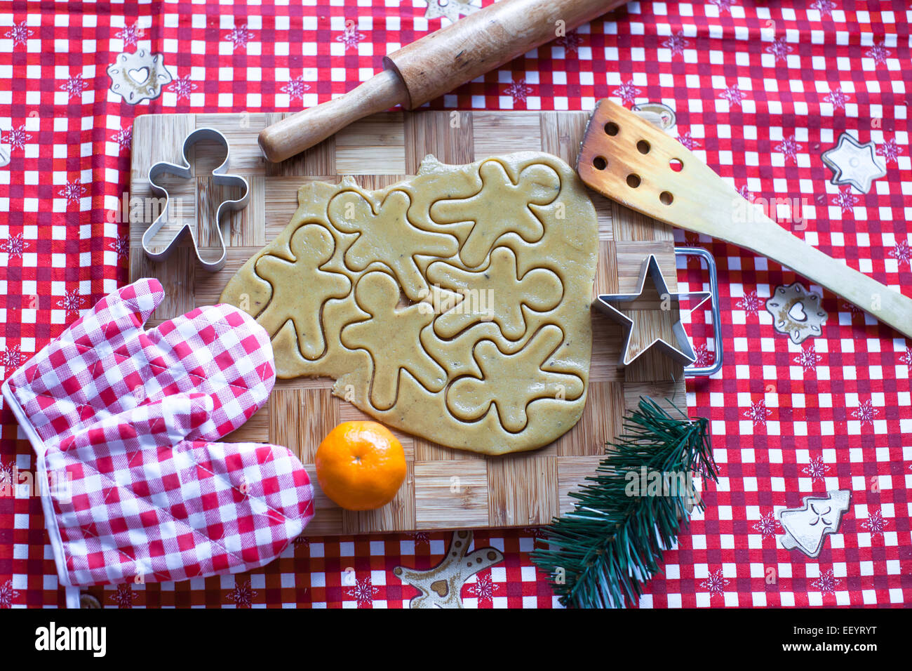 Making gingerbread man and christmas cookies Stock Photo - Alamy