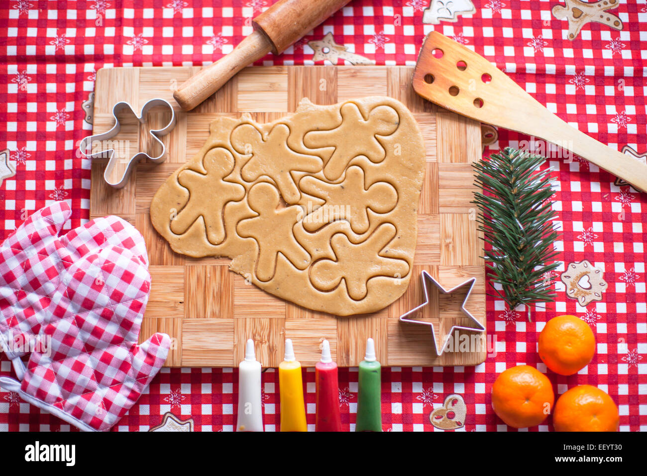 Making gingerbread man and christmas cookies Stock Photo - Alamy