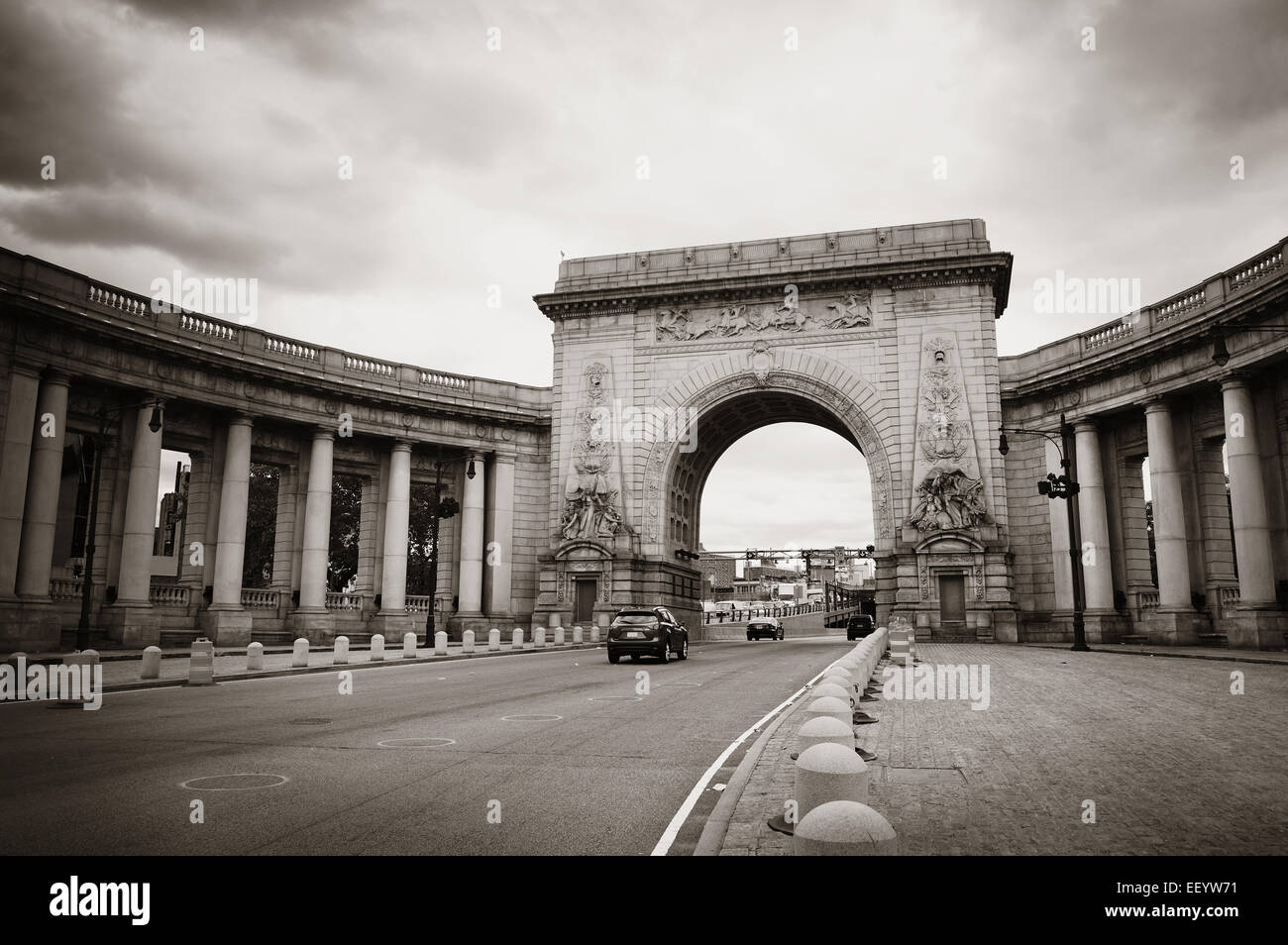 Arch entrance to Manhattan Bridge in New York City Stock Photo - Alamy