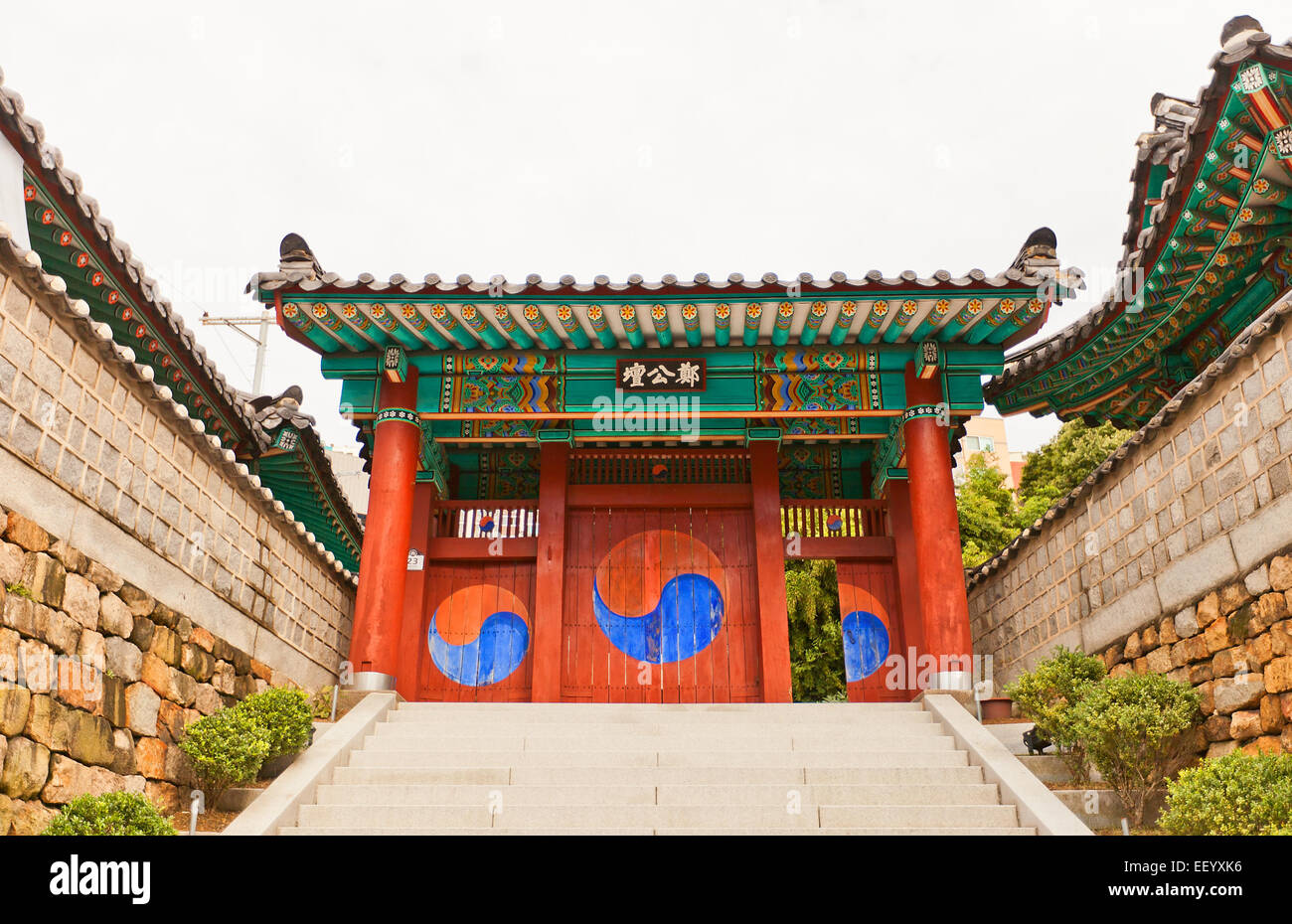 Korean altar hi-res stock photography and images - Alamy