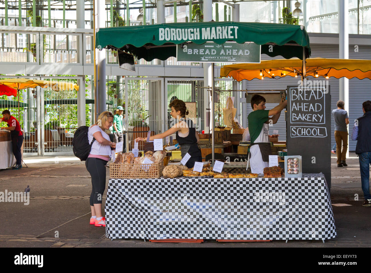 Bread stall in Borough Market near London Bridge Stock Photo - Alamy