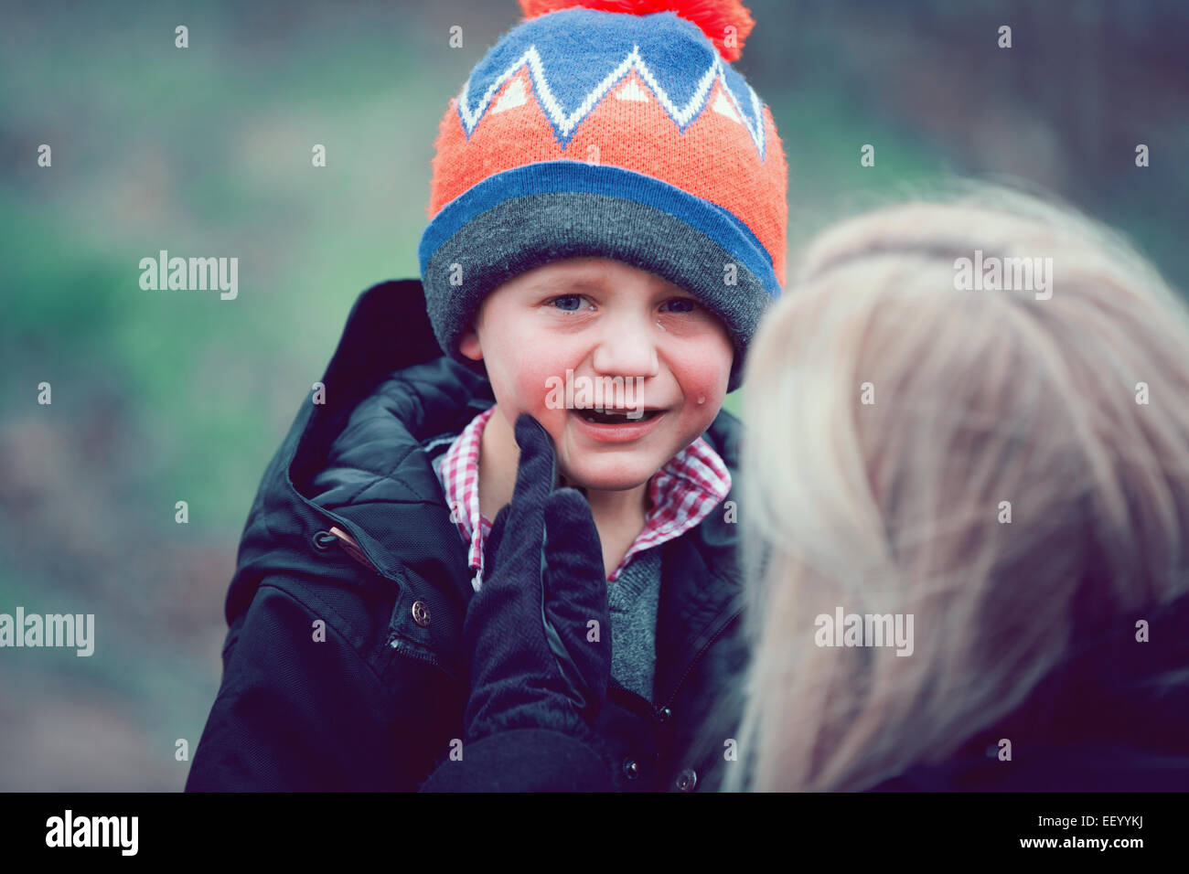 Young boy crying hi-res stock photography and images - Alamy