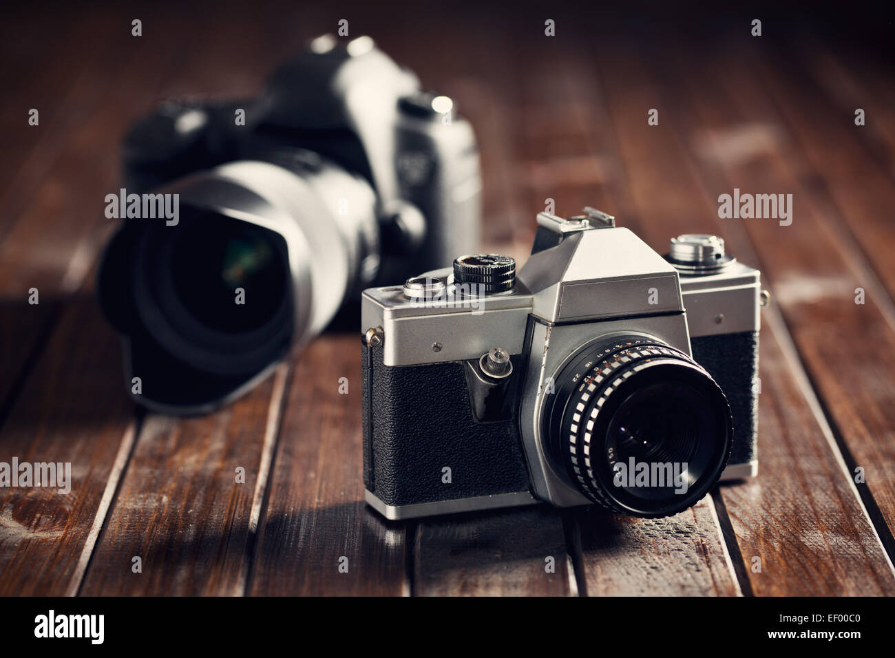 Camera dslr table hi-res stock photography and images - Alamy