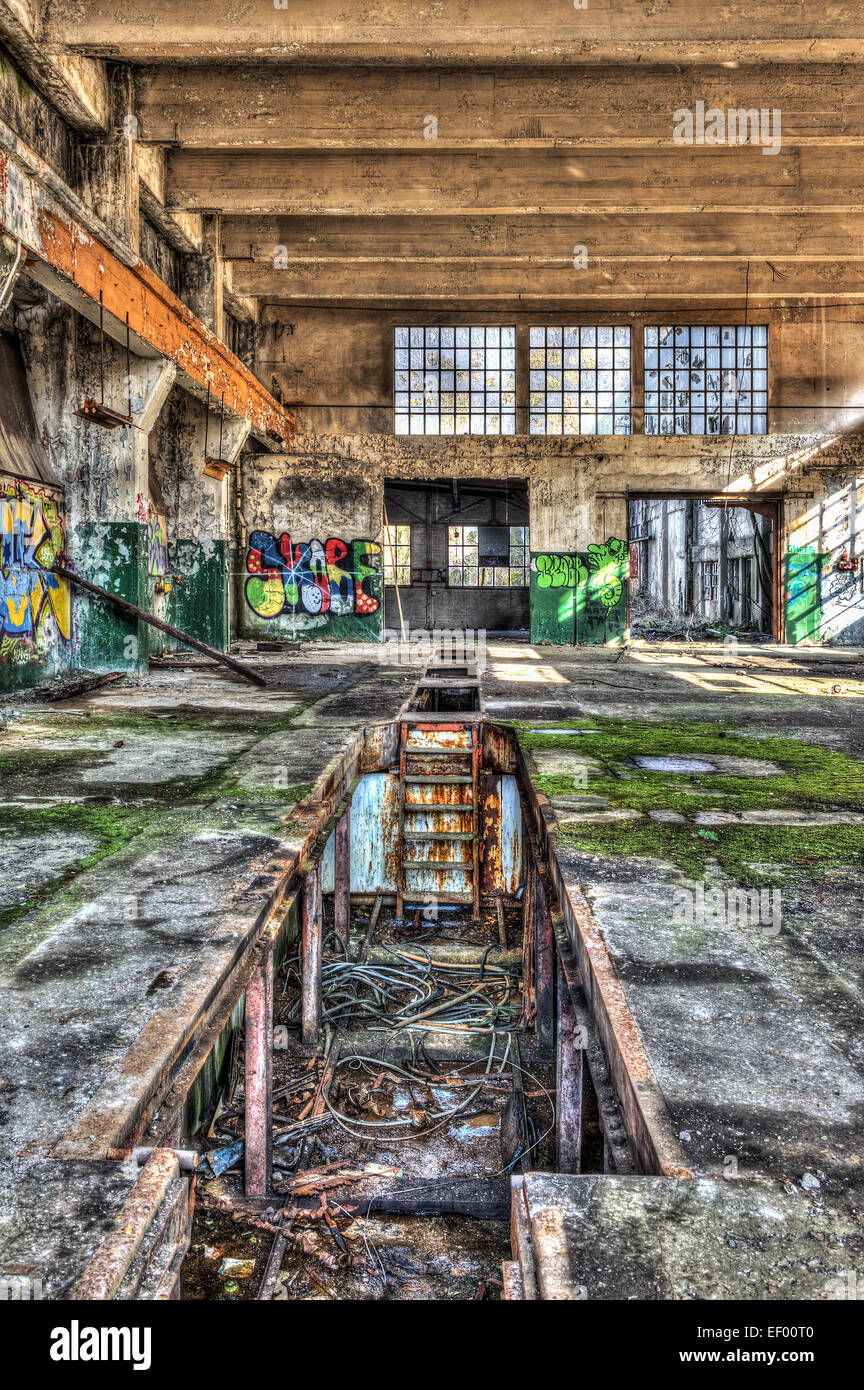 Inspection pit hi-res stock photography and images - Alamy