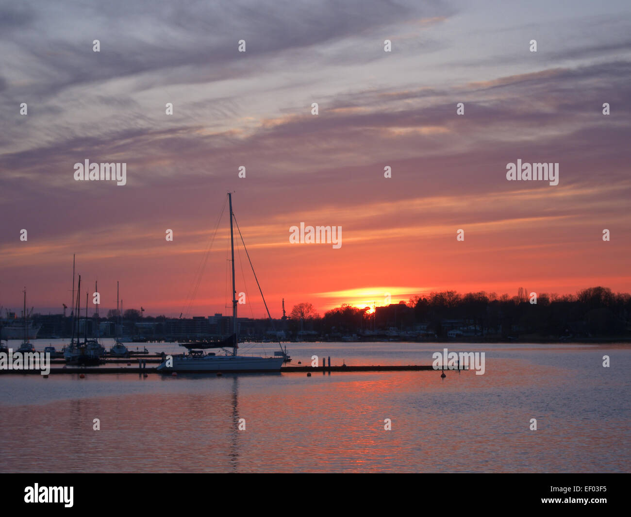 Harbor landscapes hi-res stock photography and images - Alamy