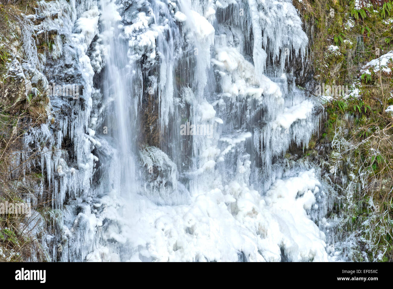 Ice on waterfall rock hi-res stock photography and images - Alamy