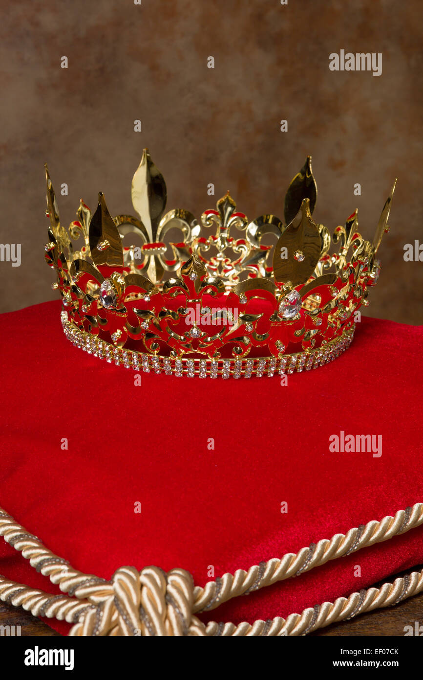 Medieval golden king's crown on red velvet pillow Stock Photo - Alamy