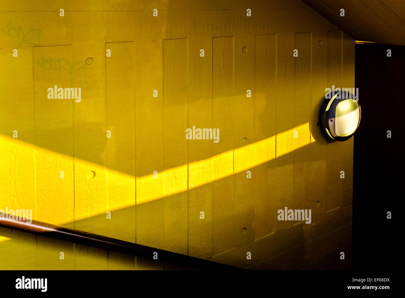Light shaft yellow building hi-res stock photography and images - Alamy
