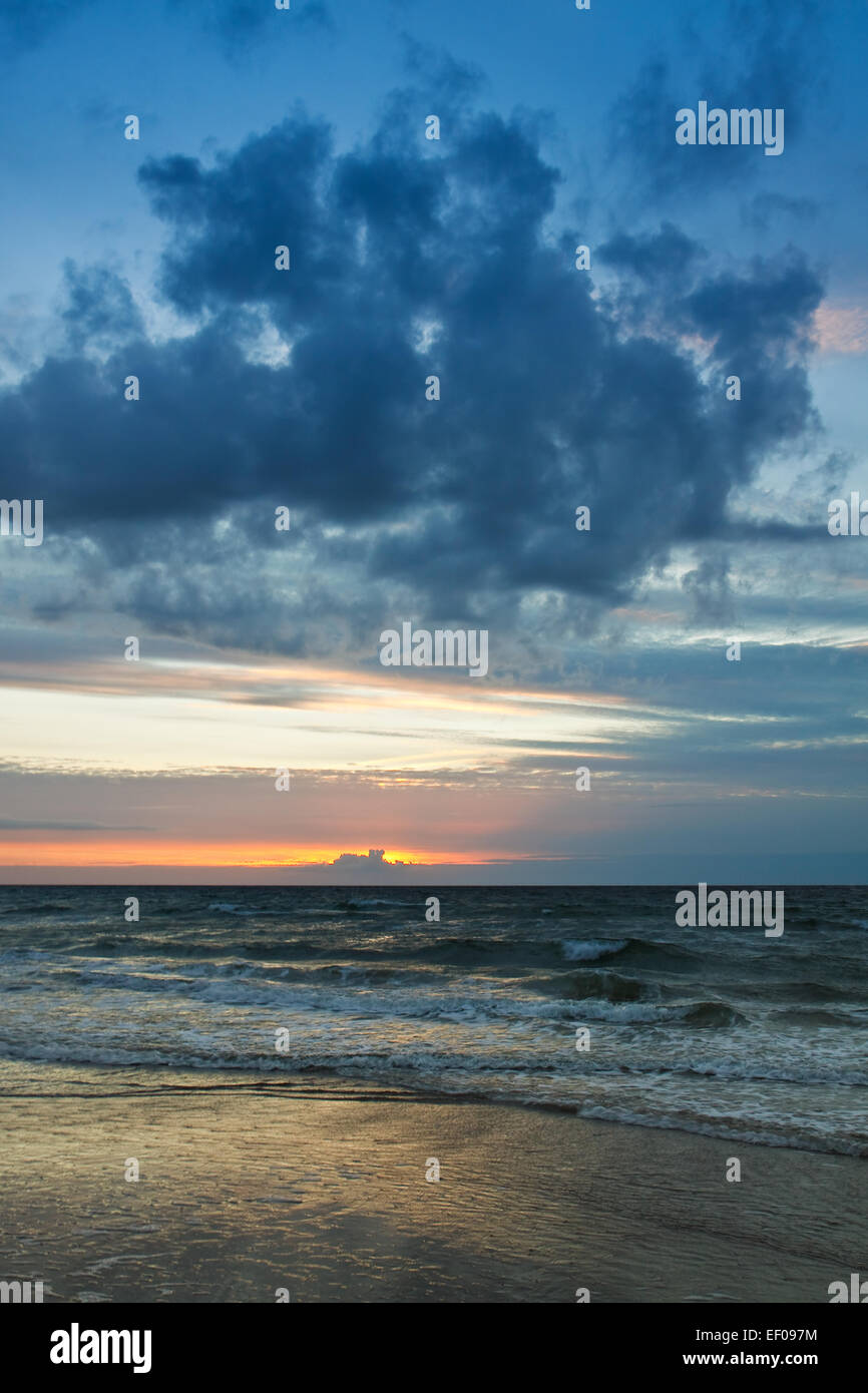 Dark evening in sea hi-res stock photography and images - Alamy