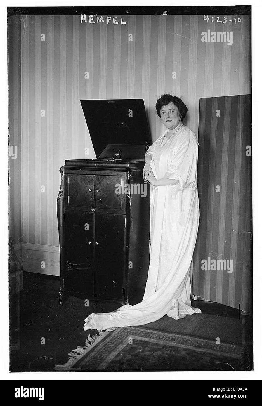 Hempel hi-res stock photography and images - Alamy