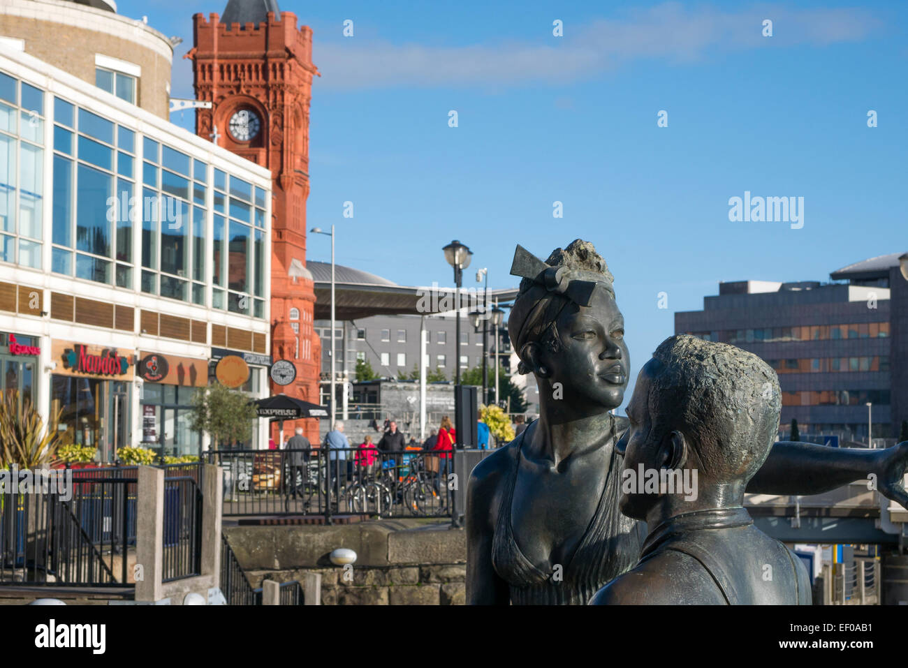 Sculpture statues wales hi-res stock photography and images - Alamy