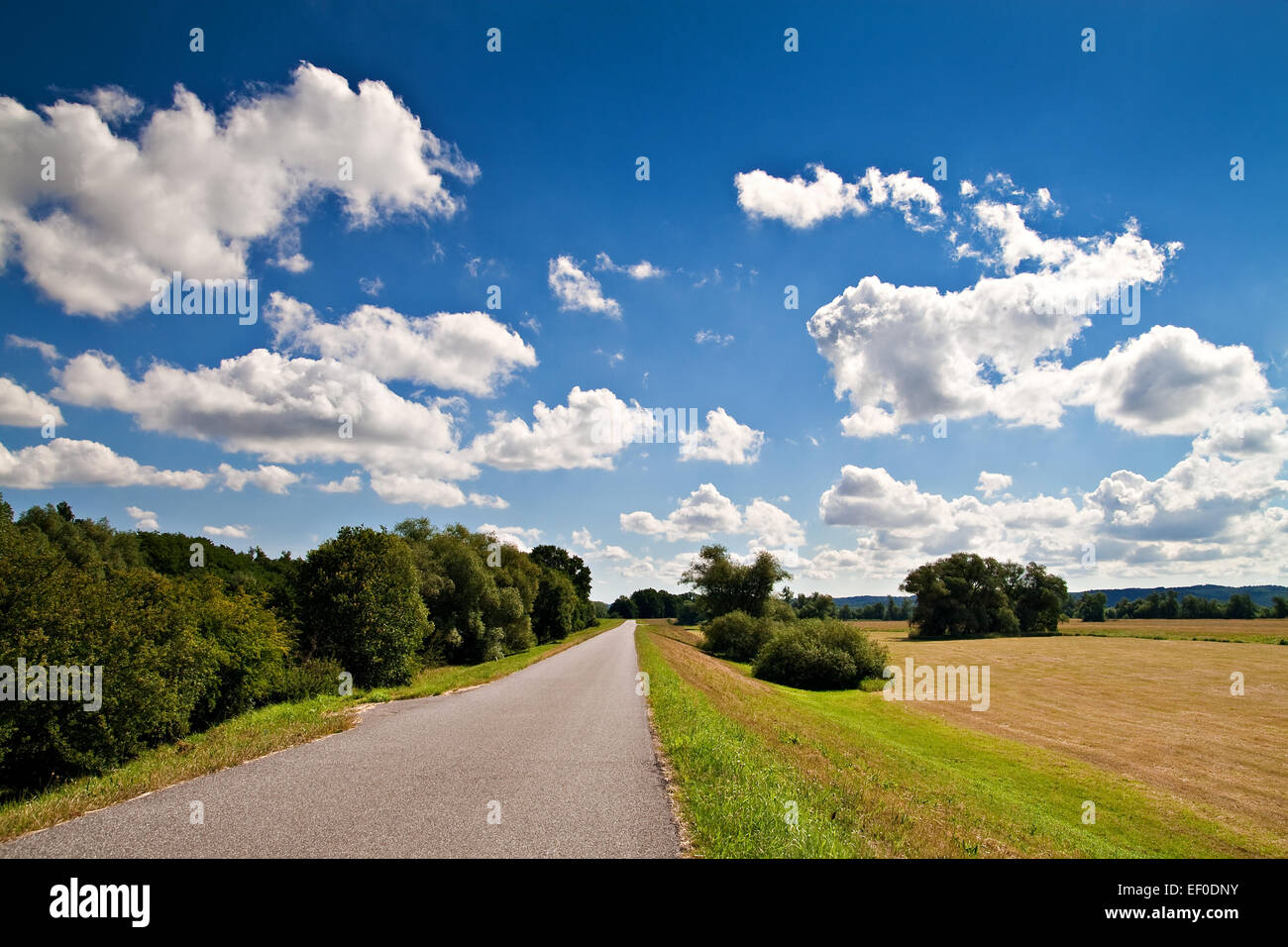Dam with road hi-res stock photography and images - Alamy