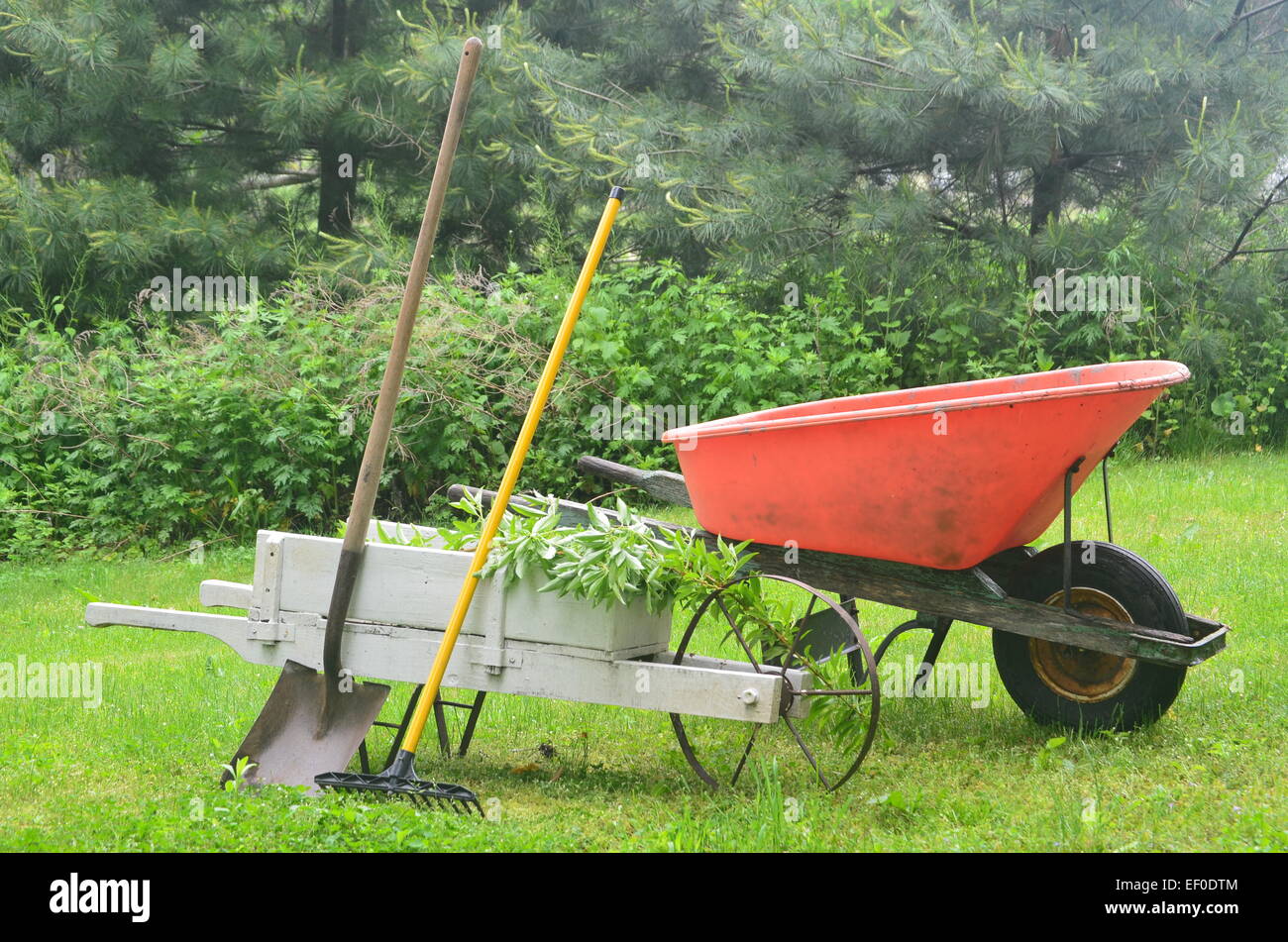 Wheelbarrows hi-res stock photography and images - Alamy