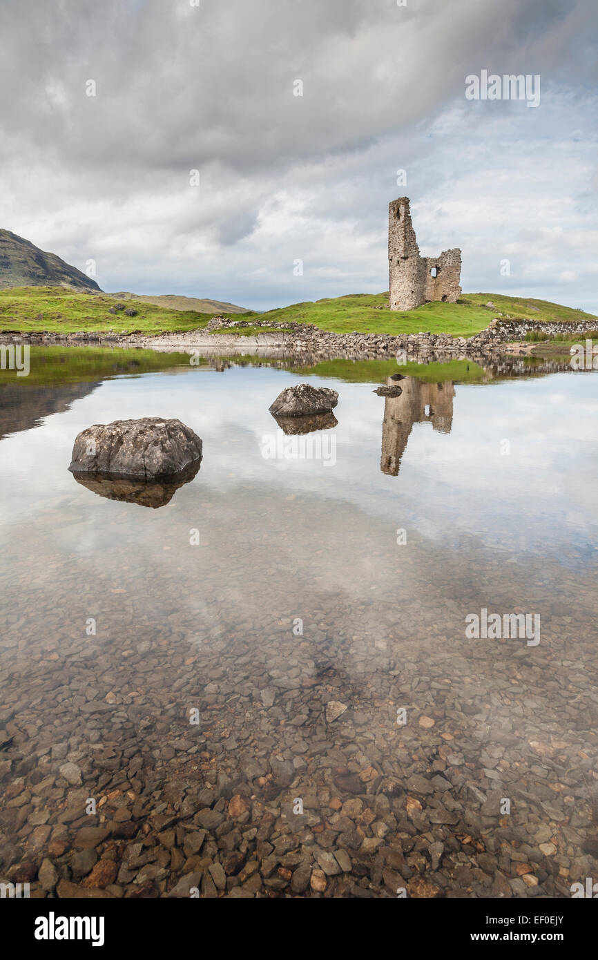 Ardvreck Castle on Loch Assynt in Scotland Stock Photo - Alamy