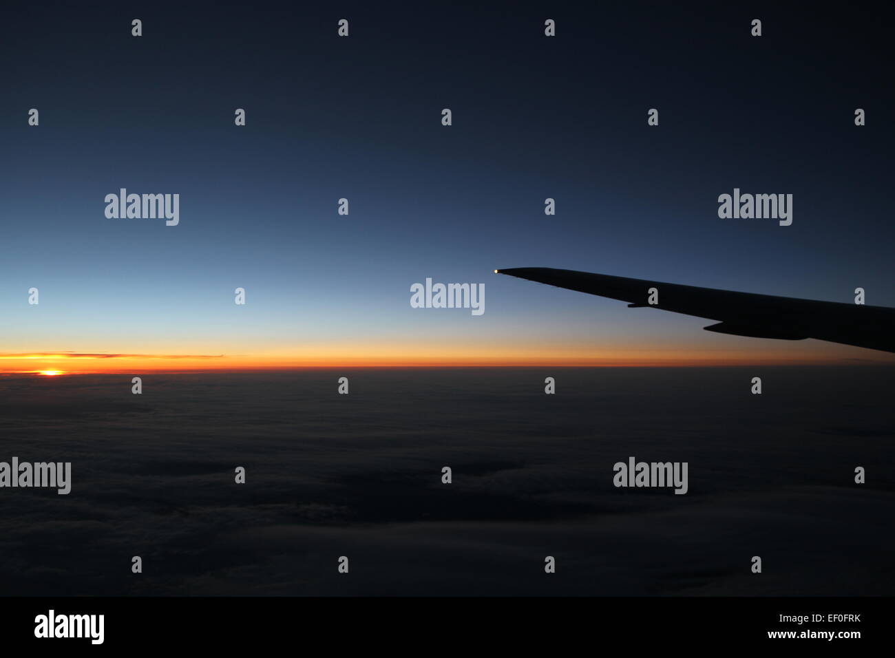 Night sky plane wing hi-res stock photography and images - Alamy