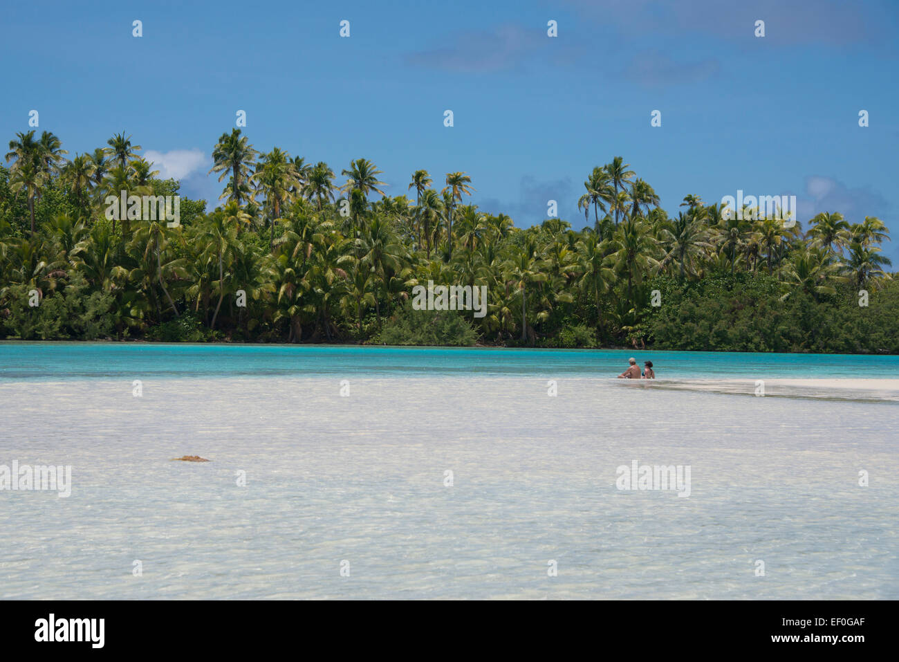 Remote motu islands turquoise lagoon hi-res stock photography and ...