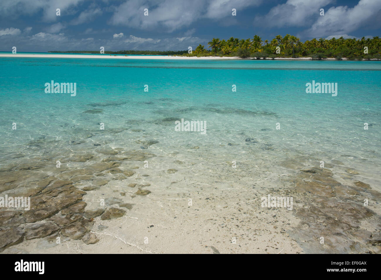 Lagoon and motu cook islands hi-res stock photography and images - Alamy