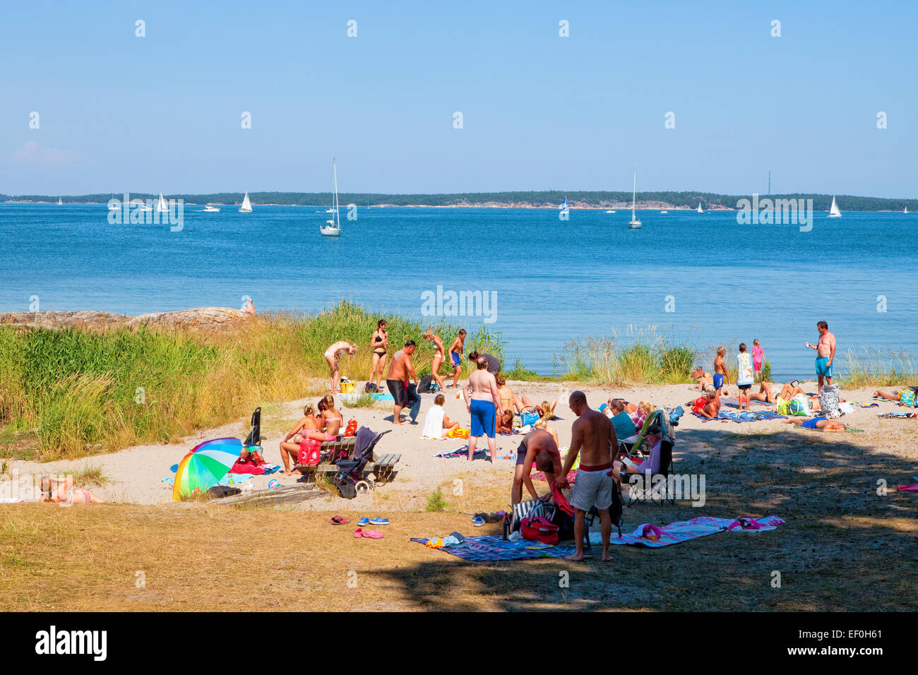People having fun in the sun hi-res stock photography and images - Alamy