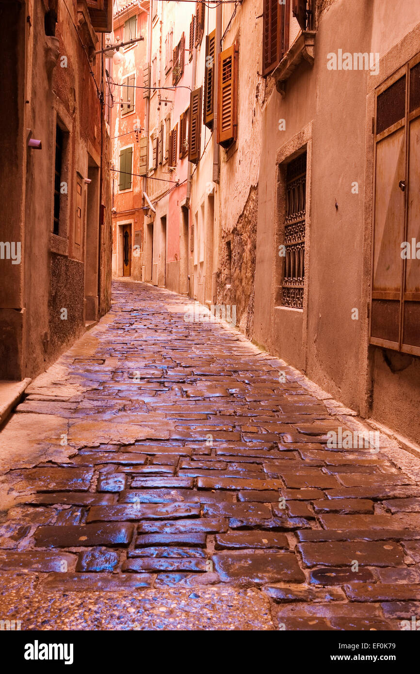 Narrow stone alleyway quaint hi-res stock photography and images - Alamy