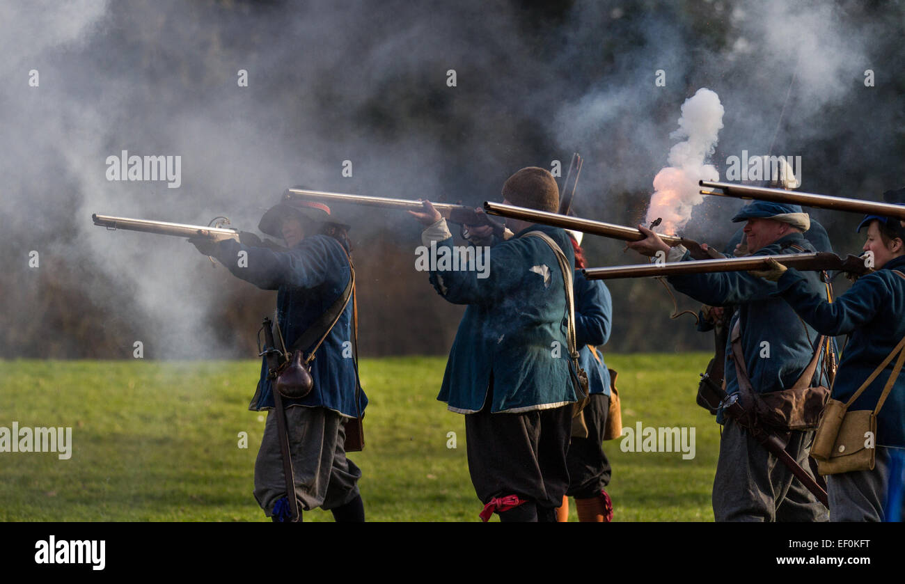 English civil war musketeer hi-res stock photography and images - Alamy