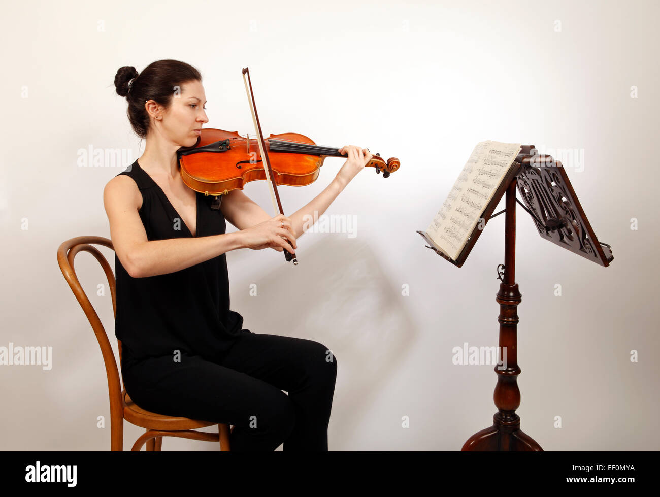 Viola player, playing her musical instrument Stock Photo - Alamy