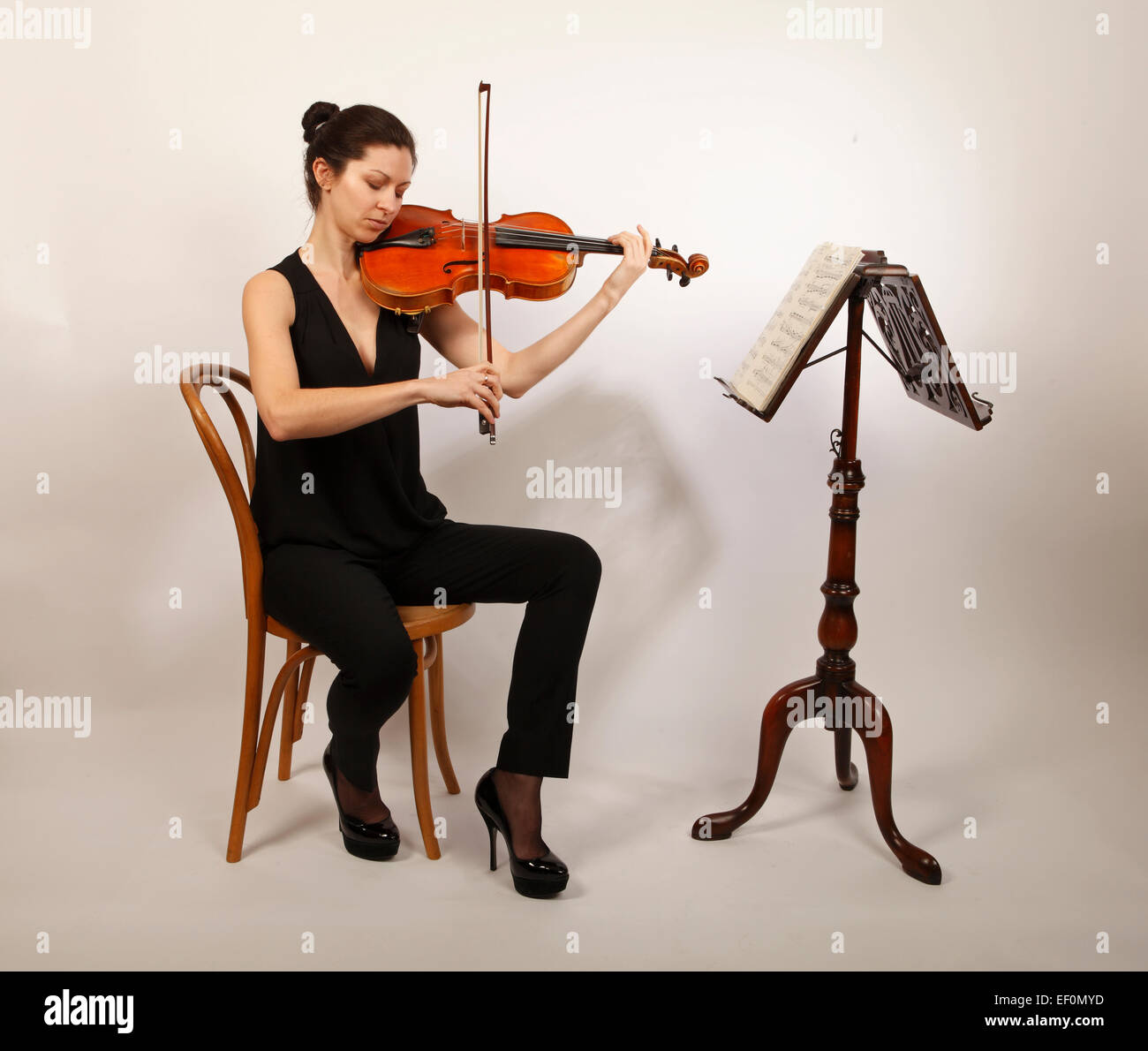 Viola player, playing her musical instrument Stock Photo - Alamy