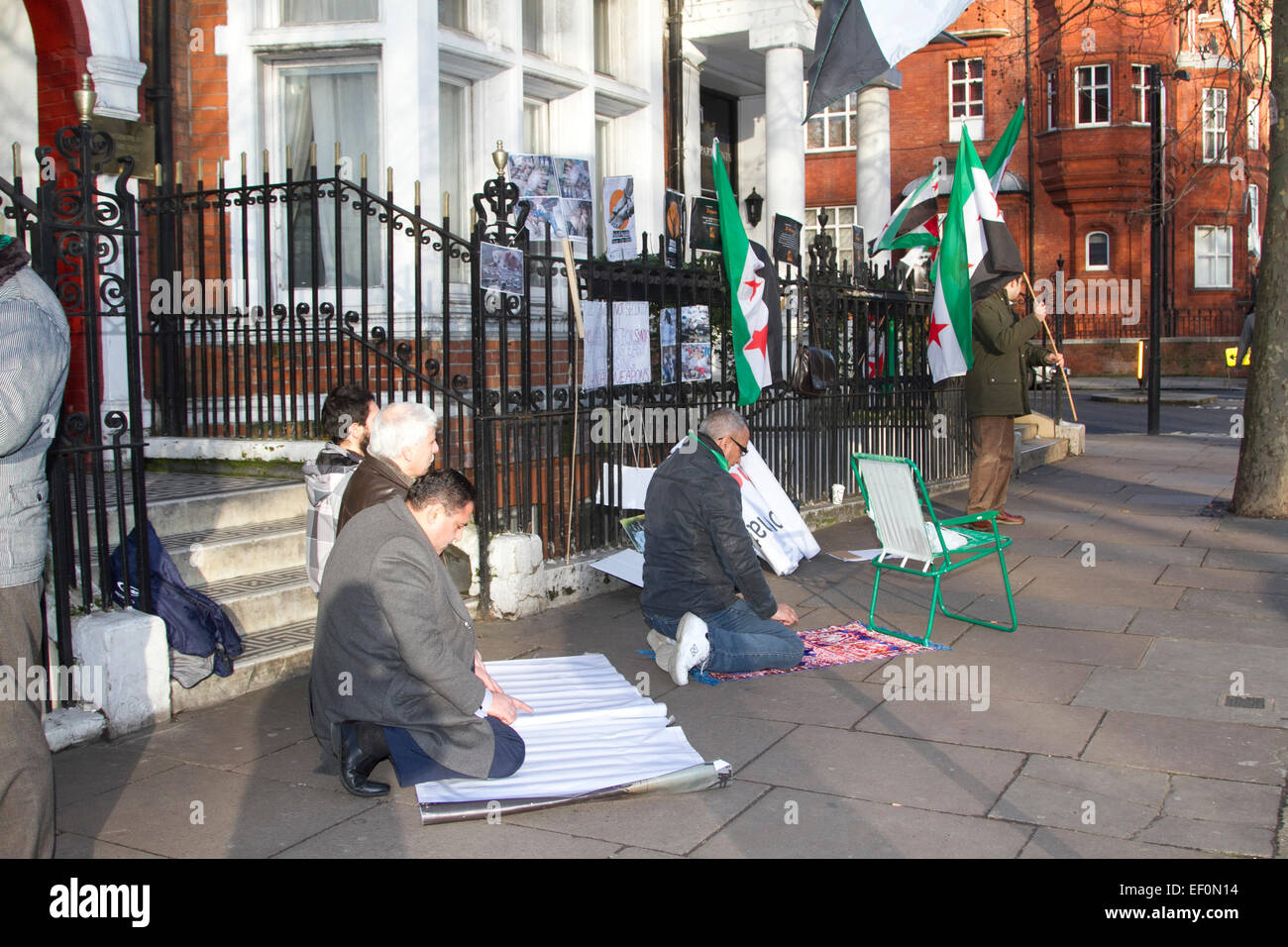 Syrian embassy london protest demonstration hi-res stock photography ...