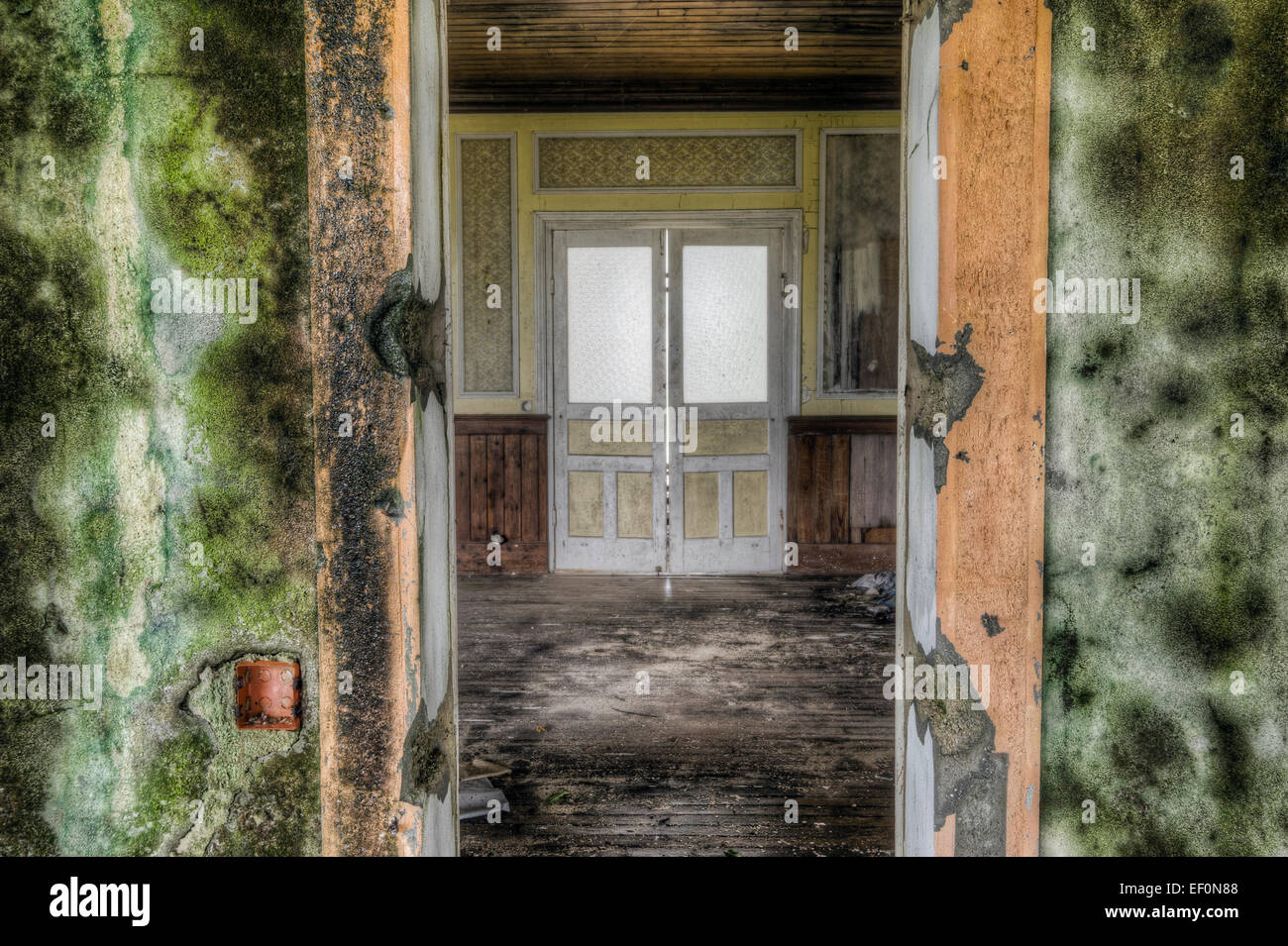 Run down house interior hi-res stock photography and images - Alamy