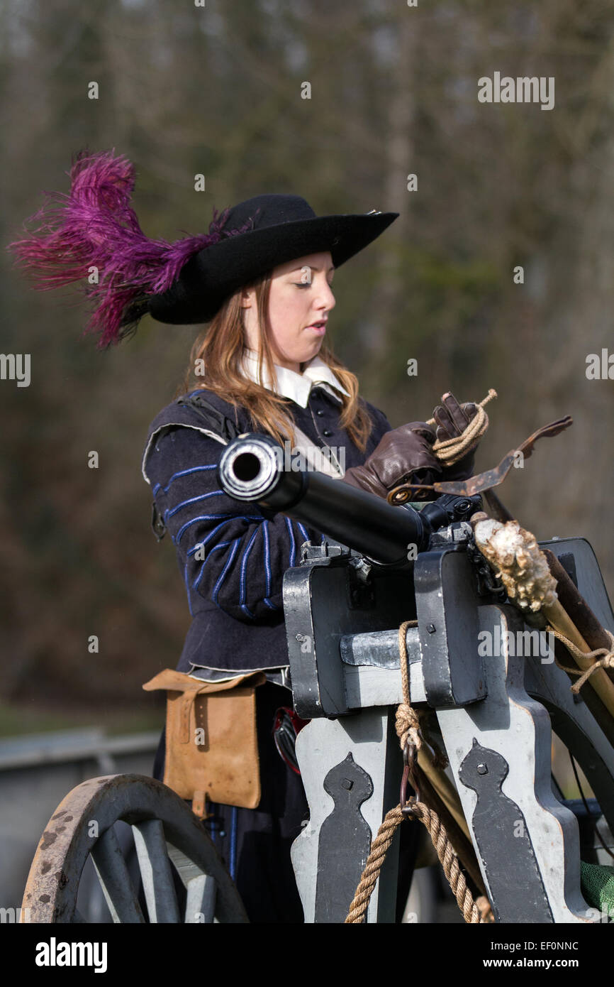 Roundheads uniforms hi-res stock photography and images - Alamy