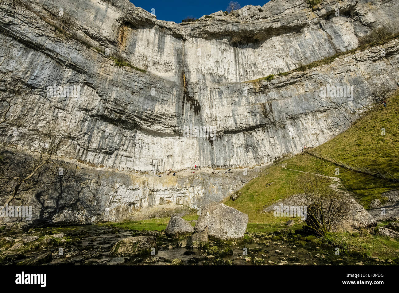 Malham village limestone scenery hi-res stock photography and images ...